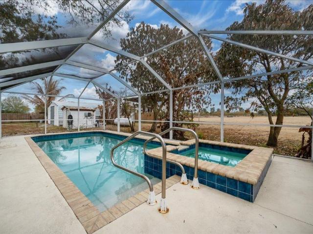 4 bedroom luxury Villa for sale in Moore Haven Trailer Park, Florida