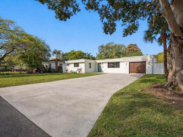 4 bedroom luxury Villa for sale in Biscayne Park, Florida