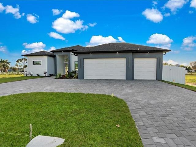 4 bedroom luxury Villa for sale in Cape Coral, Florida