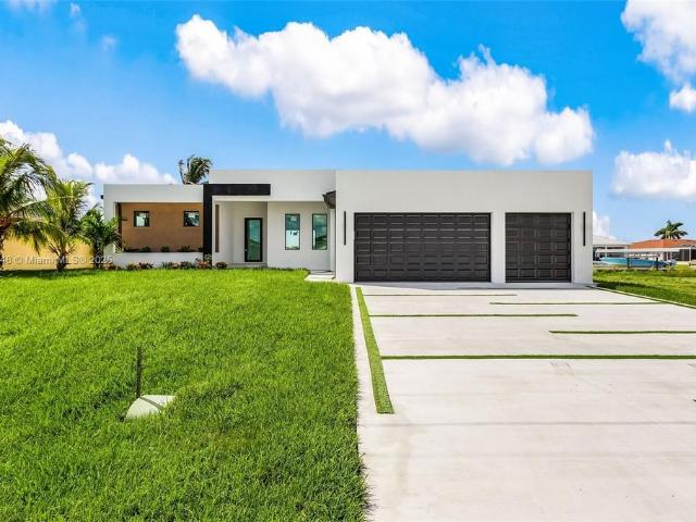 4 bedroom luxury Villa for sale in Cape Coral, Florida