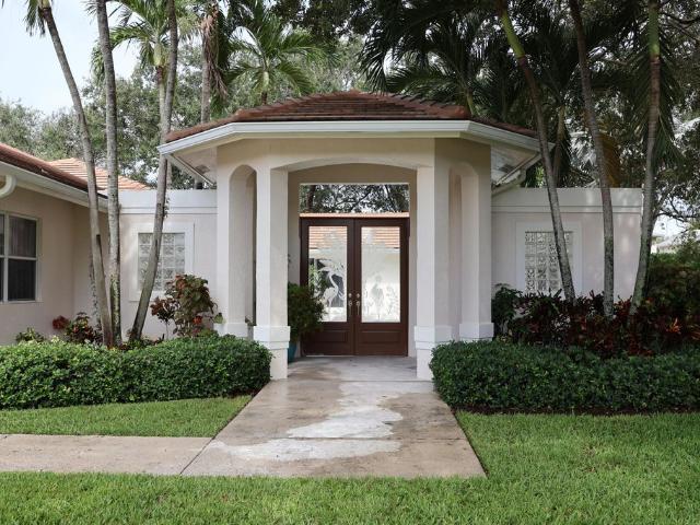 4 bedroom luxury Villa for sale in Coral Springs, Florida
