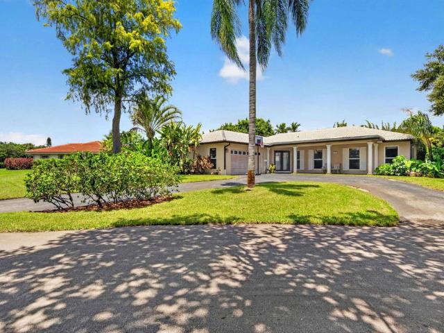4 bedroom luxury Villa for sale in Coral Springs, Florida