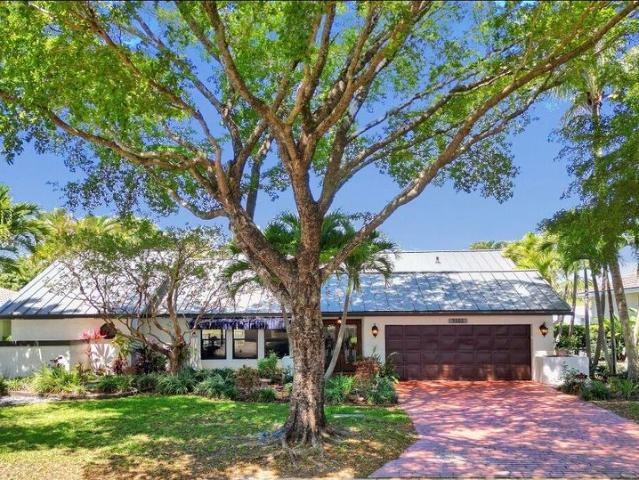 4 bedroom luxury Villa for sale in Coral Springs, Florida