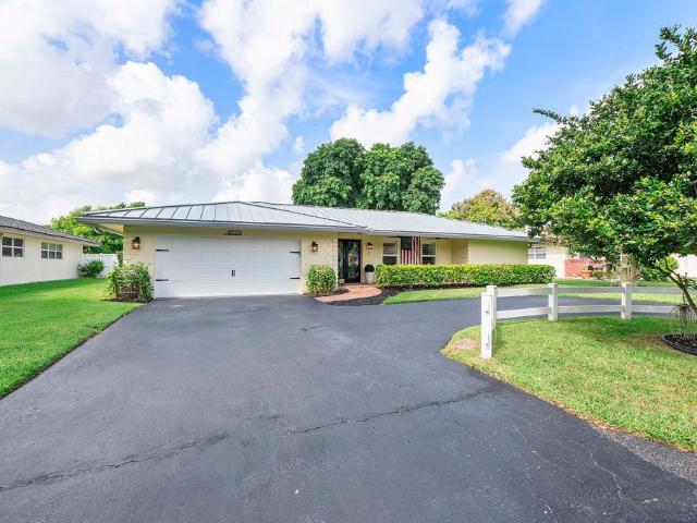 4 bedroom luxury Villa for sale in Coral Springs, Florida