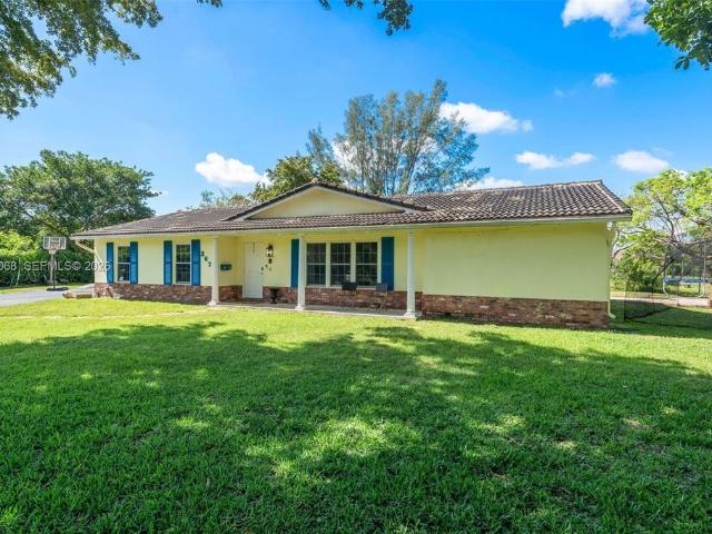 4 bedroom luxury Villa for sale in Coral Springs, Florida