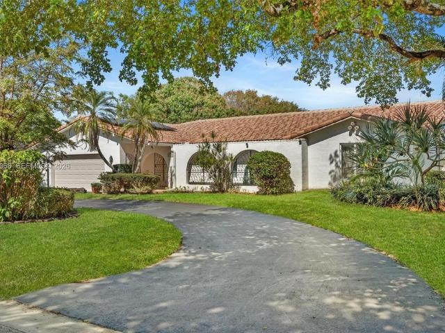 4 bedroom luxury Villa for sale in Coral Springs, Florida