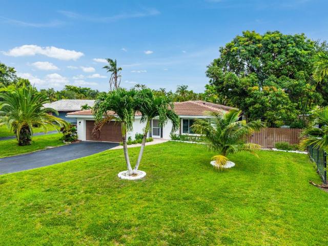 4 bedroom luxury Villa for sale in Coral Springs, Florida
