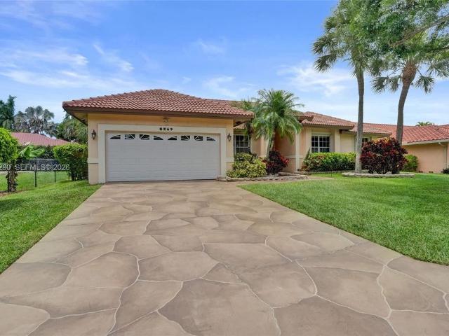 4 bedroom luxury Villa for sale in Coral Springs, Florida