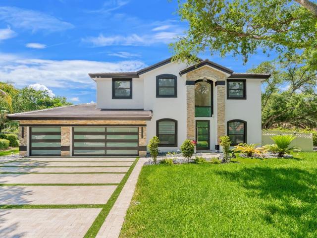 4 bedroom luxury Villa for sale in Coral Springs, Florida