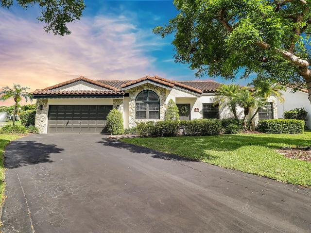 4 bedroom luxury Villa for sale in Coral Springs, Florida
