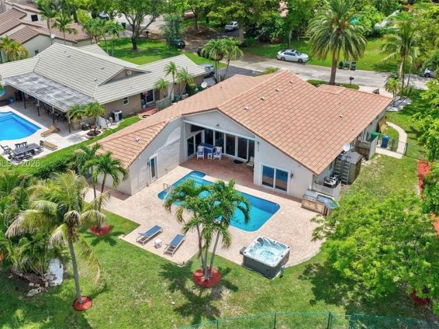 4 bedroom luxury Villa for sale in Coral Springs, Florida