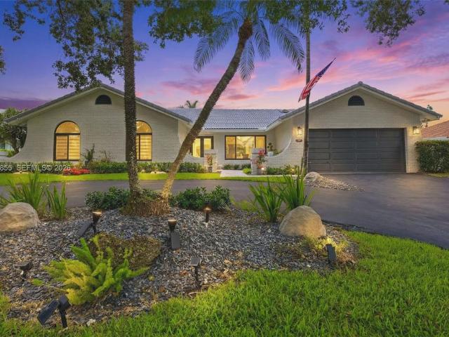 4 bedroom luxury Villa for sale in Coral Springs, Florida