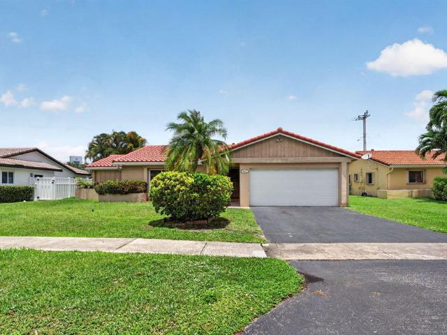 4 bedroom luxury Villa for sale in Coral Springs, Florida
