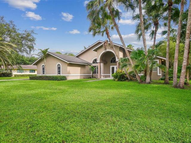 4 bedroom luxury Villa for sale in Davie, Florida