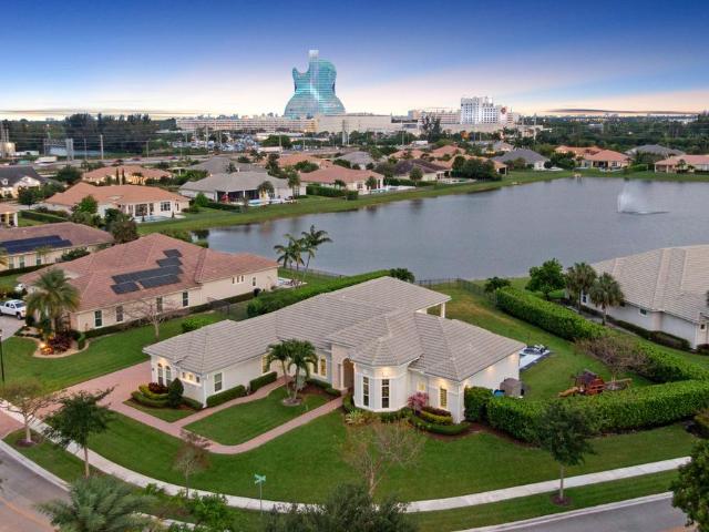 4 bedroom luxury Villa for sale in Davie, Florida