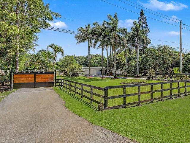 4 bedroom luxury Villa for sale in Davie, Florida