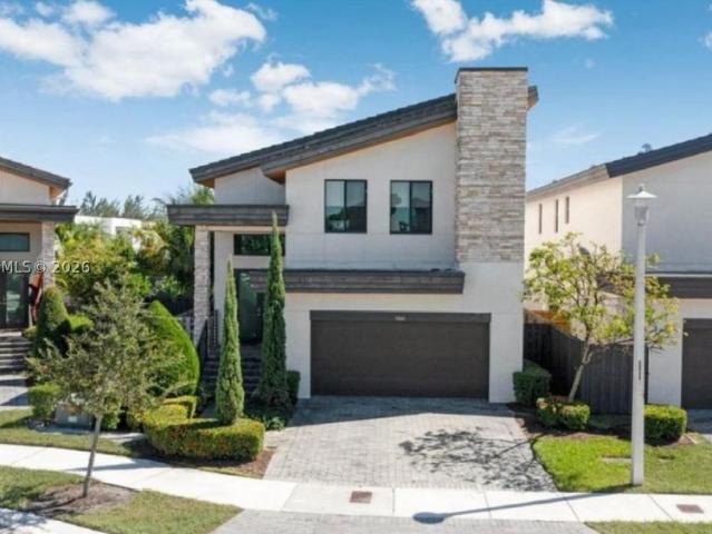 4 bedroom luxury Villa for sale in Doral, Florida