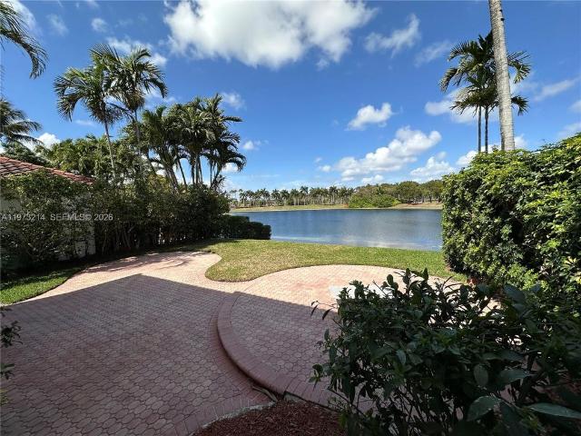 4 bedroom luxury Villa for sale in Doral, Florida