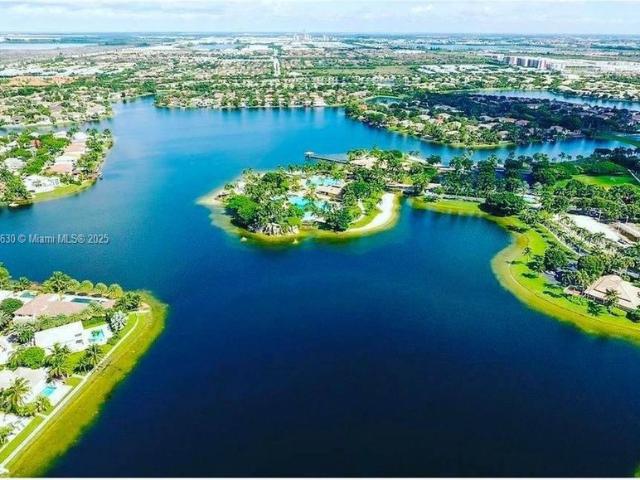 4 bedroom luxury Villa for sale in Doral, Florida