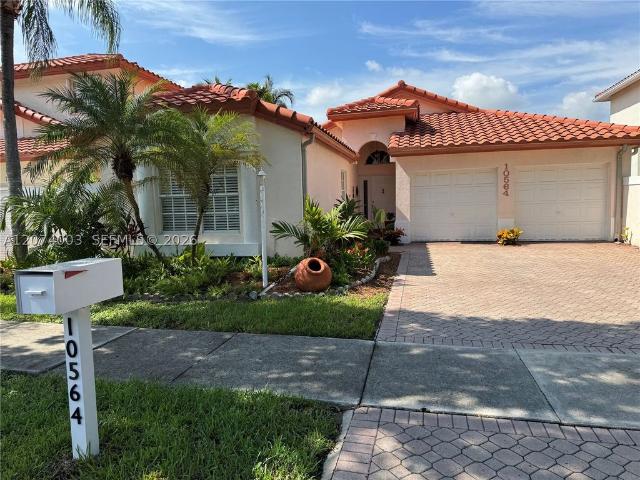 4 bedroom luxury Villa for sale in Doral, Florida