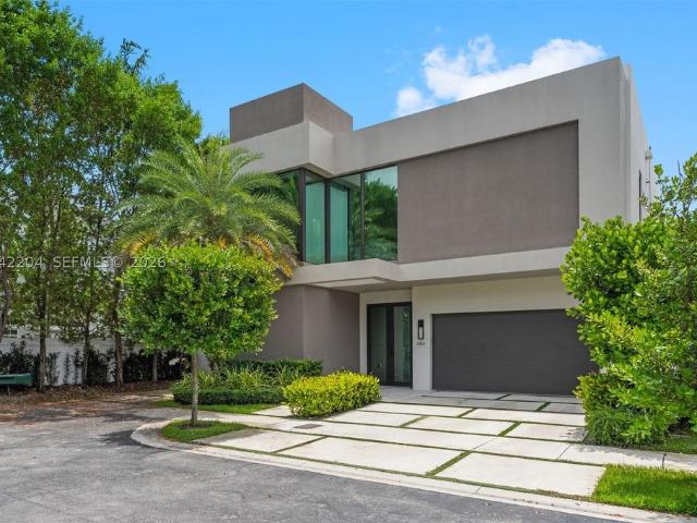4 bedroom luxury Villa for sale in Doral, Florida