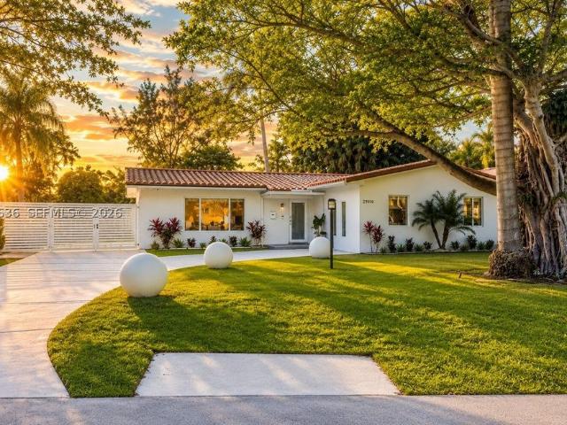 4 bedroom luxury Villa for sale in El Portal, Florida