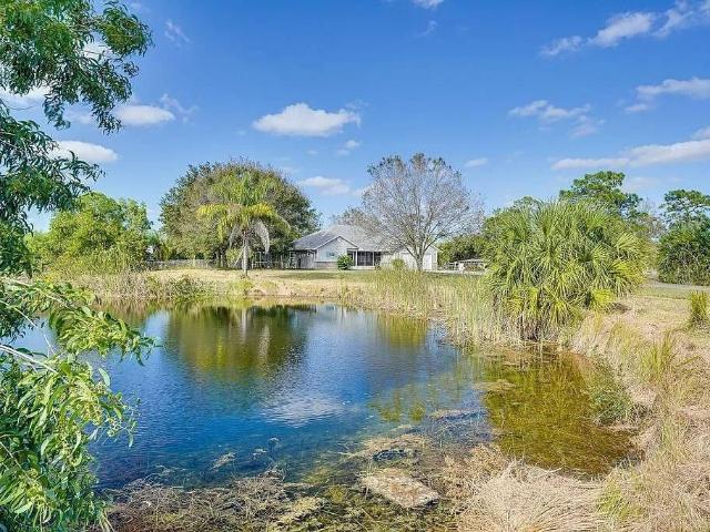 4 bedroom luxury Villa for sale in Fellsmere, Florida