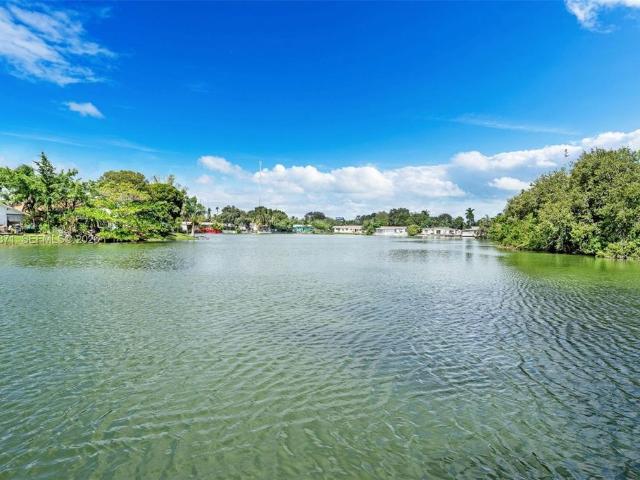 4 bedroom luxury Villa for sale in Hallandale, Florida