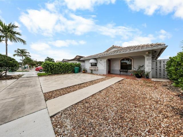 4 bedroom luxury Villa for sale in Hialeah Gardens, United States