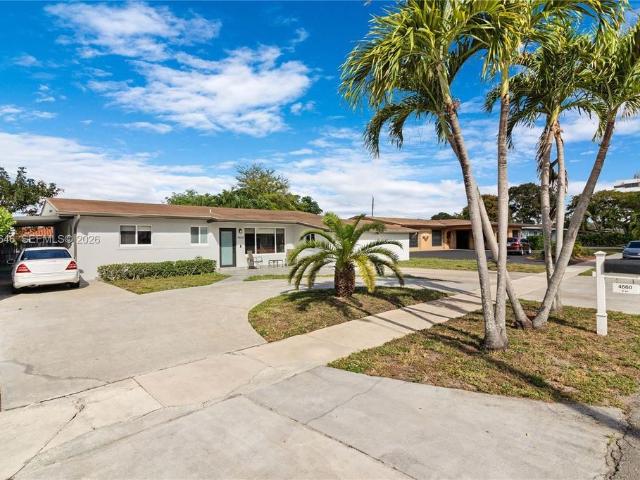 4 bedroom luxury Villa for sale in Hialeah, Florida