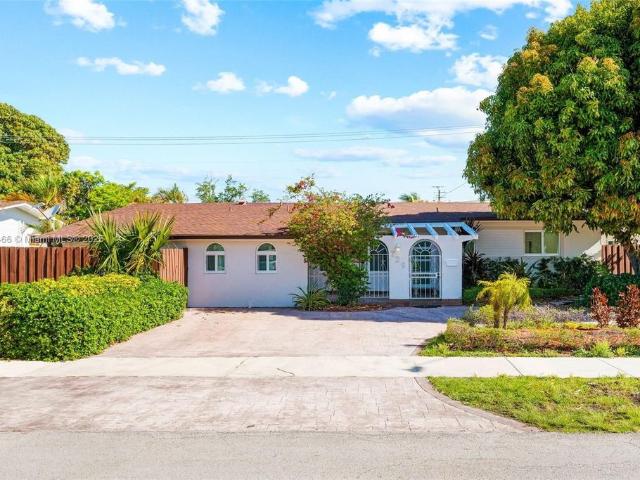4 bedroom luxury Villa for sale in Hialeah, Florida