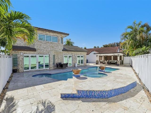 4 bedroom luxury Villa for sale in Hialeah, Florida
