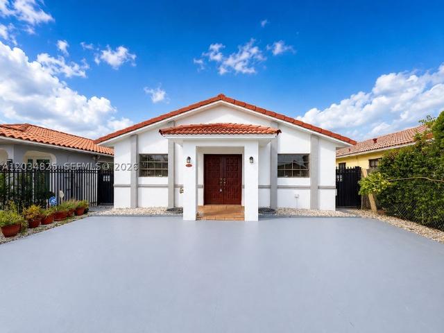 4 bedroom luxury Villa for sale in Hialeah, Florida