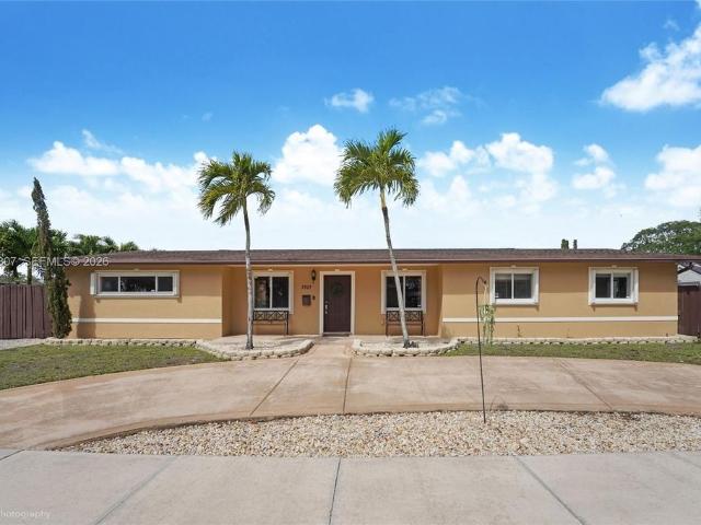 4 bedroom luxury Villa for sale in Hialeah, Florida