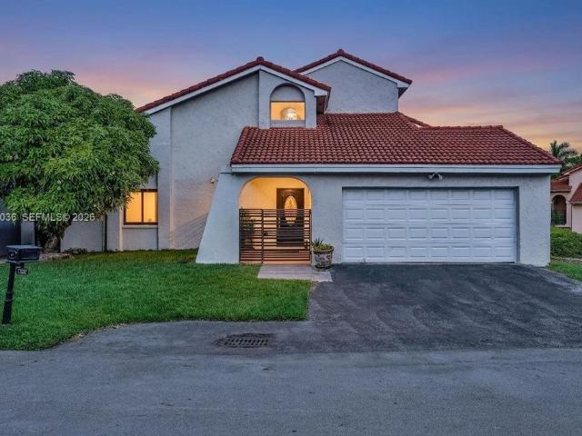 4 bedroom luxury Villa for sale in Hialeah, Florida