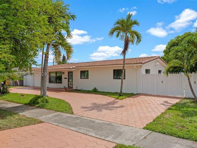 4 bedroom luxury Villa for sale in Hialeah, Florida
