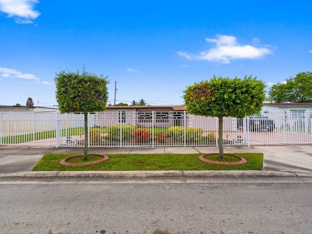 4 bedroom luxury Villa for sale in Hialeah, United States