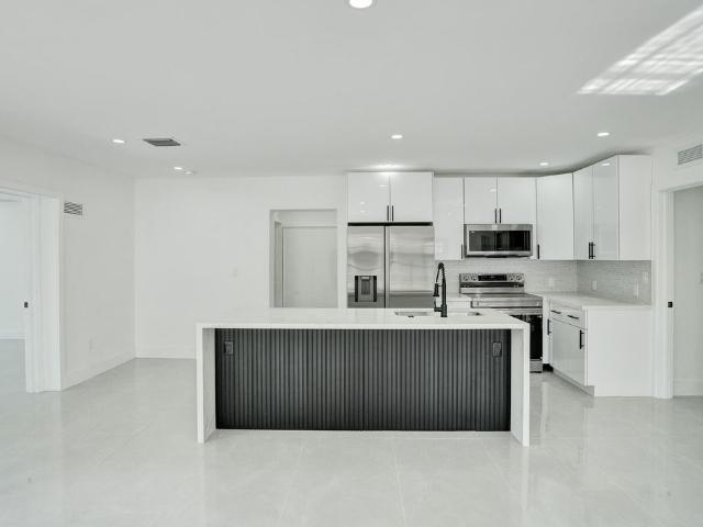 4 bedroom luxury Villa for sale in Hollywood, United States