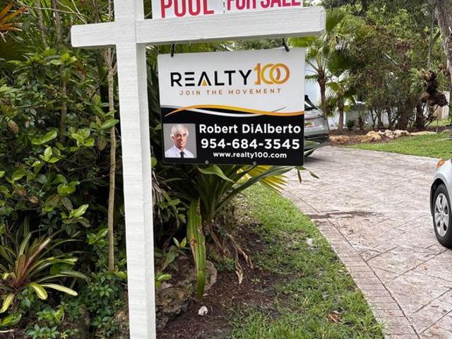 4 bedroom luxury Villa for sale in Hollywood Beach Gardens, Florida