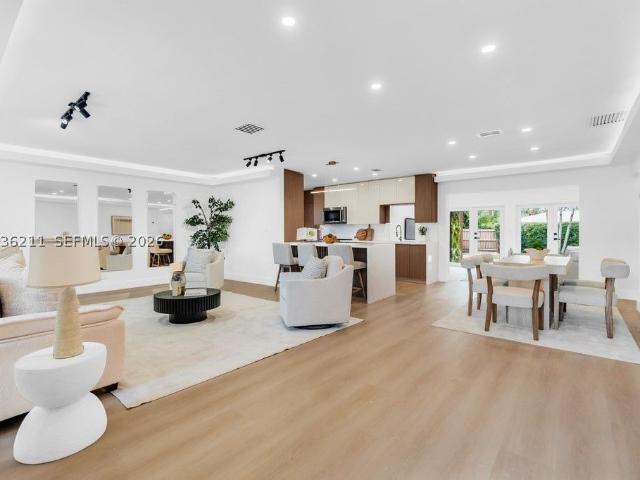 4 bedroom luxury Villa for sale in Hollywood, Florida