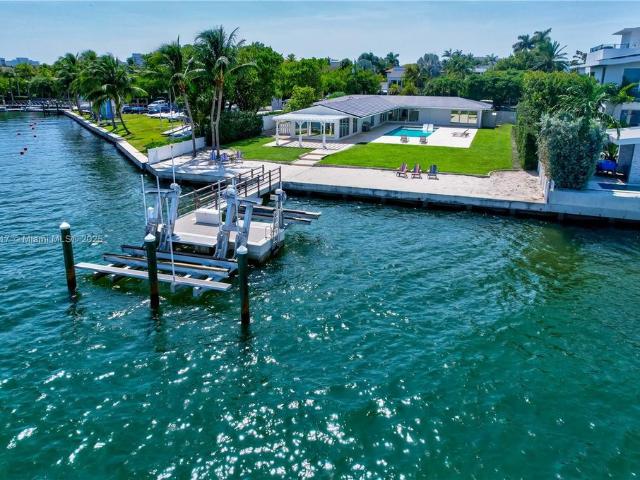 4 bedroom luxury Villa for sale in Key Biscayne, Florida