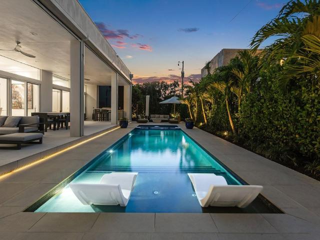 4 bedroom luxury Villa for sale in Lantana, Florida