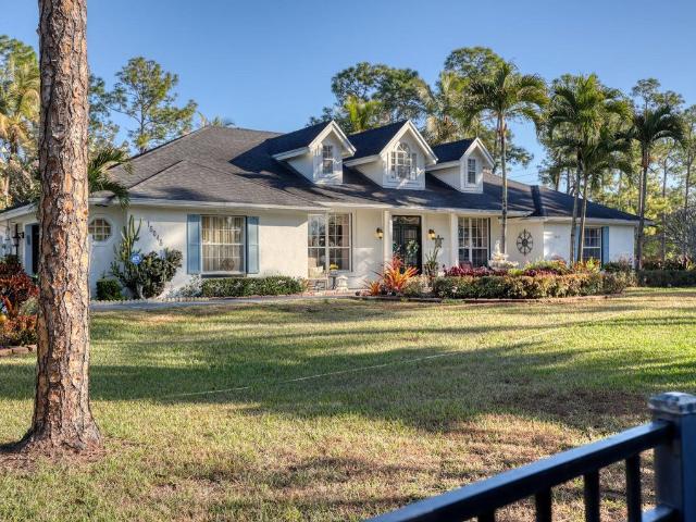 4 bedroom luxury Villa for sale in Loxahatchee Groves, Florida