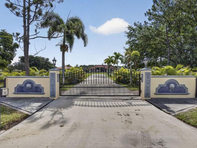 4 bedroom luxury Villa for sale in Loxahatchee Groves, Florida