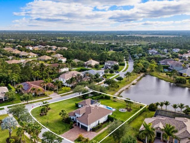 4 bedroom luxury Villa for sale in Palm City, Florida
