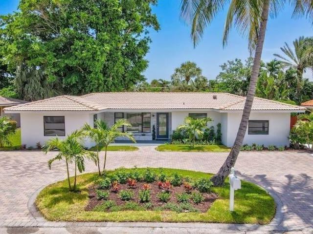 4 bedroom luxury Villa for sale in Palm Beach Shores, Florida