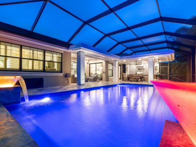 4 bedroom luxury Villa for sale in Parkland, Florida