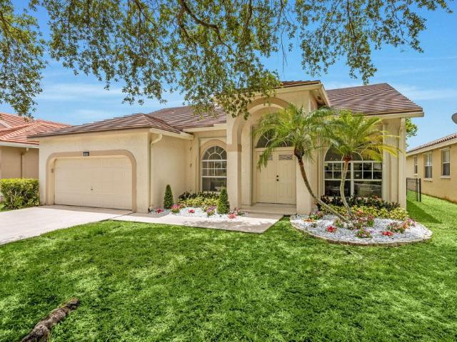 4 bedroom luxury Villa for sale in Parkland, Florida