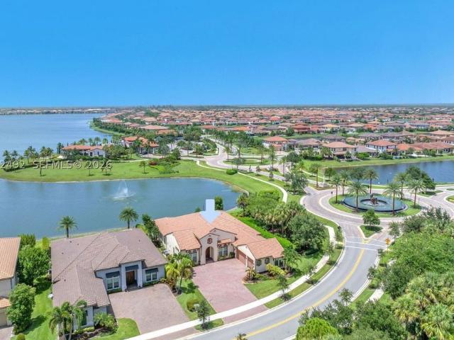 4 bedroom luxury Villa for sale in Parkland, Florida
