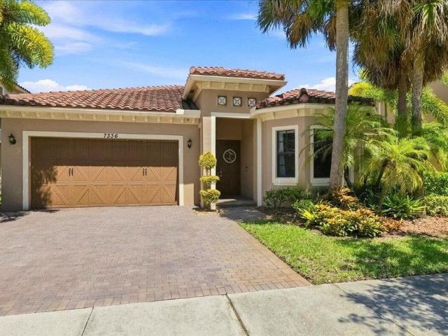 4 bedroom luxury Villa for sale in Parkland, Florida